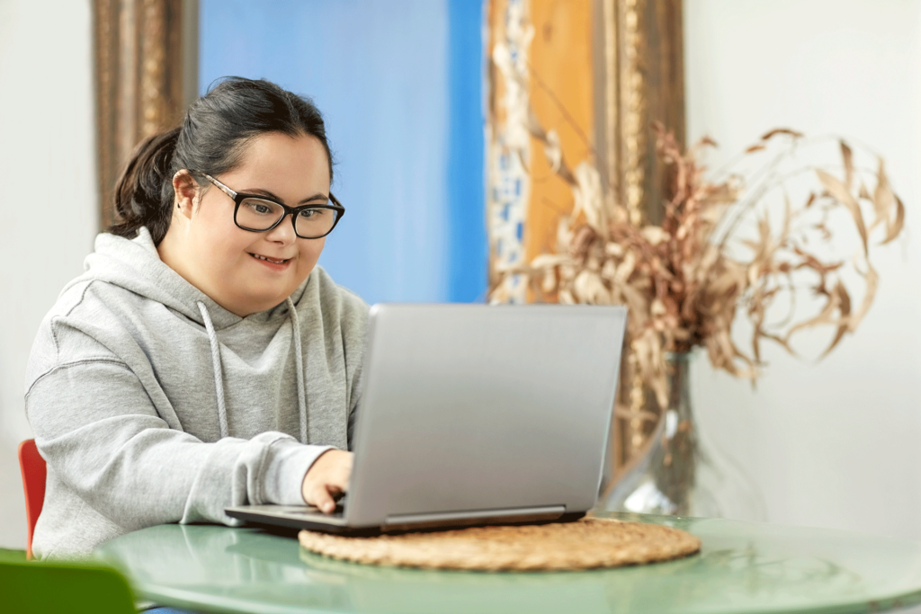 Auxiliar de oficina – FCSD